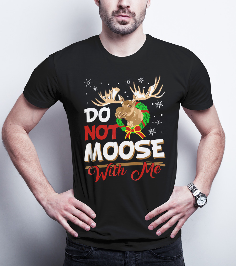 Do Not Moose With Me Funny Christmas Moose Wreath Snowflakes T-Shirt