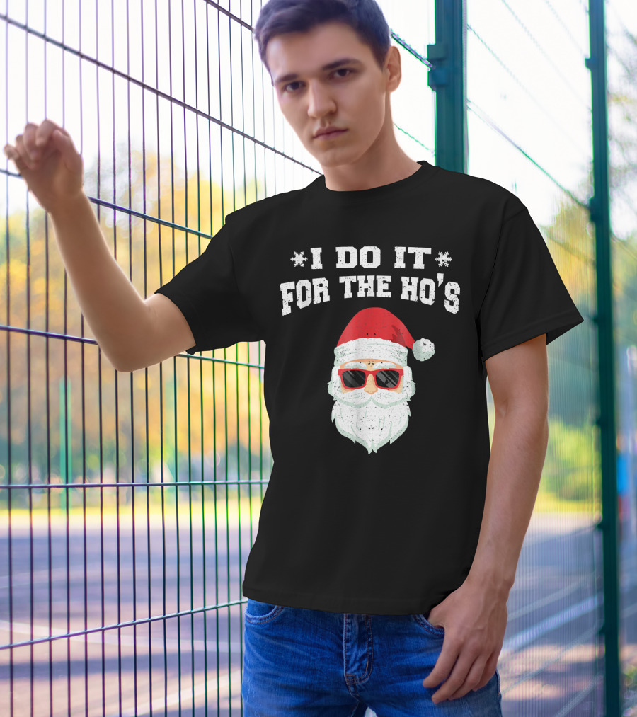 I Do It For The Ho's Funny Christmas Santa Red Hat Sunglasses T-Shirt