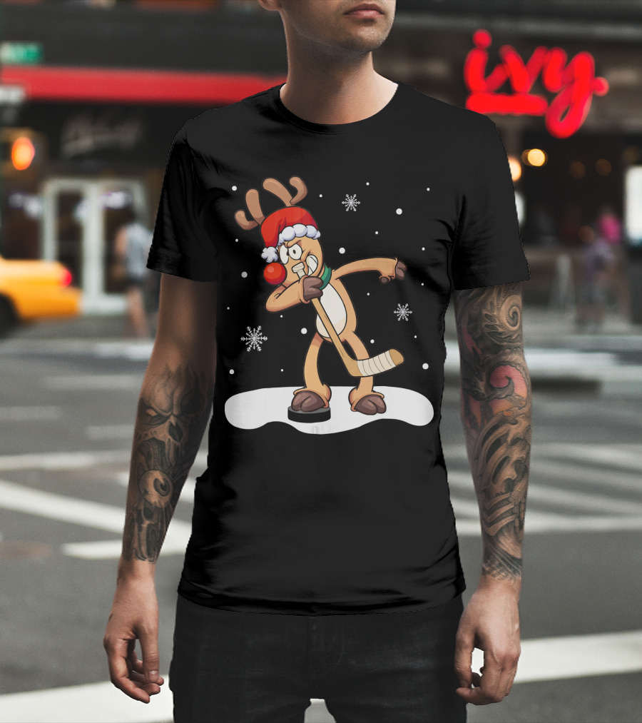 Funny Dabbing Reindeer Playing Ice Hockey Xmas Snowflakes T-Shirt