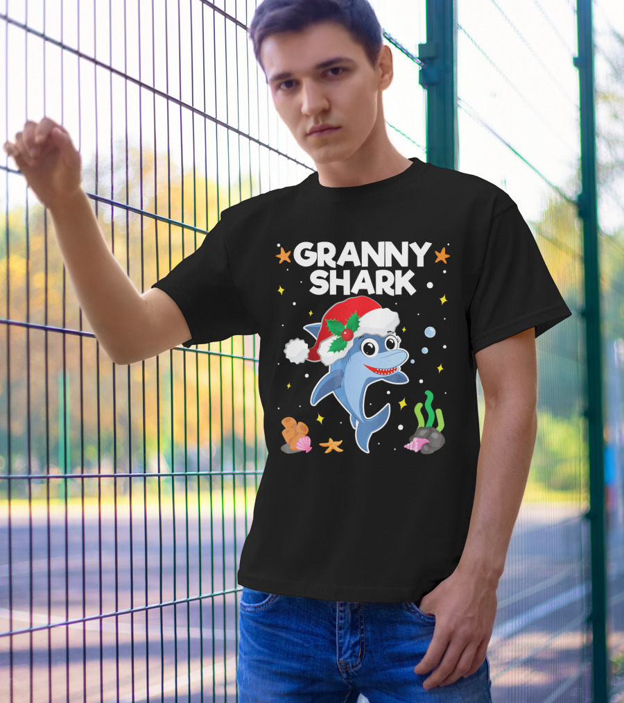 Granny Shark Santa Hat Christmas T-Shirt