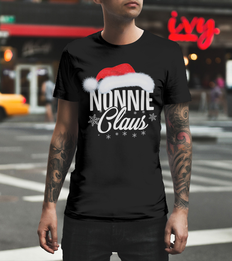 Nonnie Claus Christmas Grandma Santa Hat Snowflakes T-Shirt