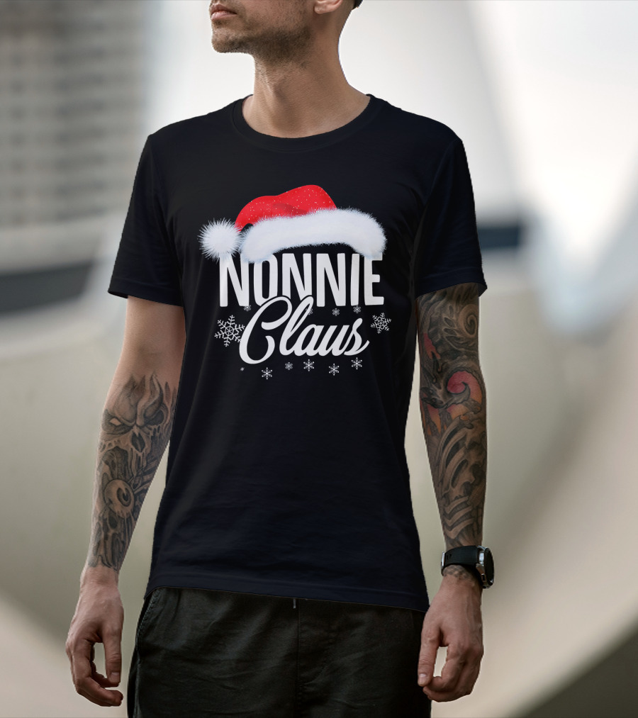 Nonnie Claus Christmas Grandma Santa Hat Snowflakes T-Shirt