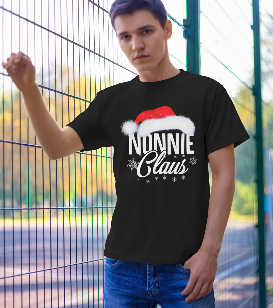 Nonnie Claus Christmas Grandma Santa Hat Snowflakes T-Shirt