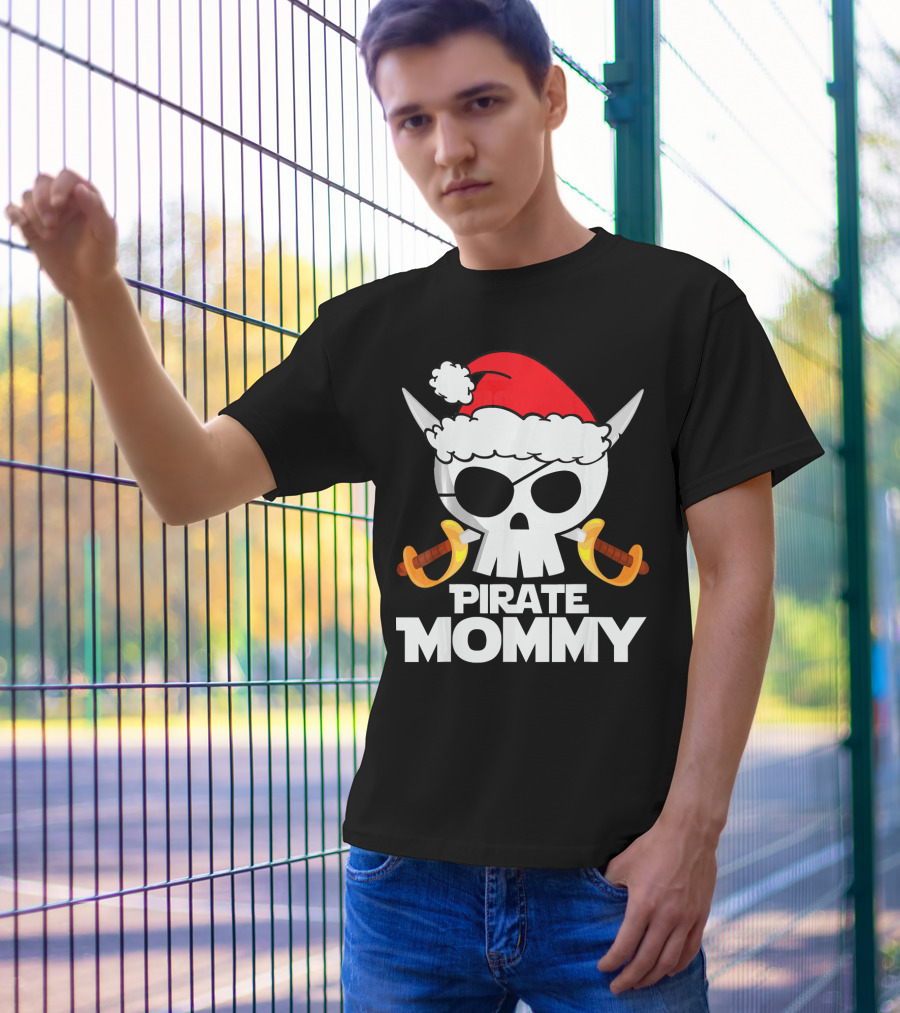 Funny Santa Claus Pirate Mommy Skull With Santa Hat And Swords T-Shirt