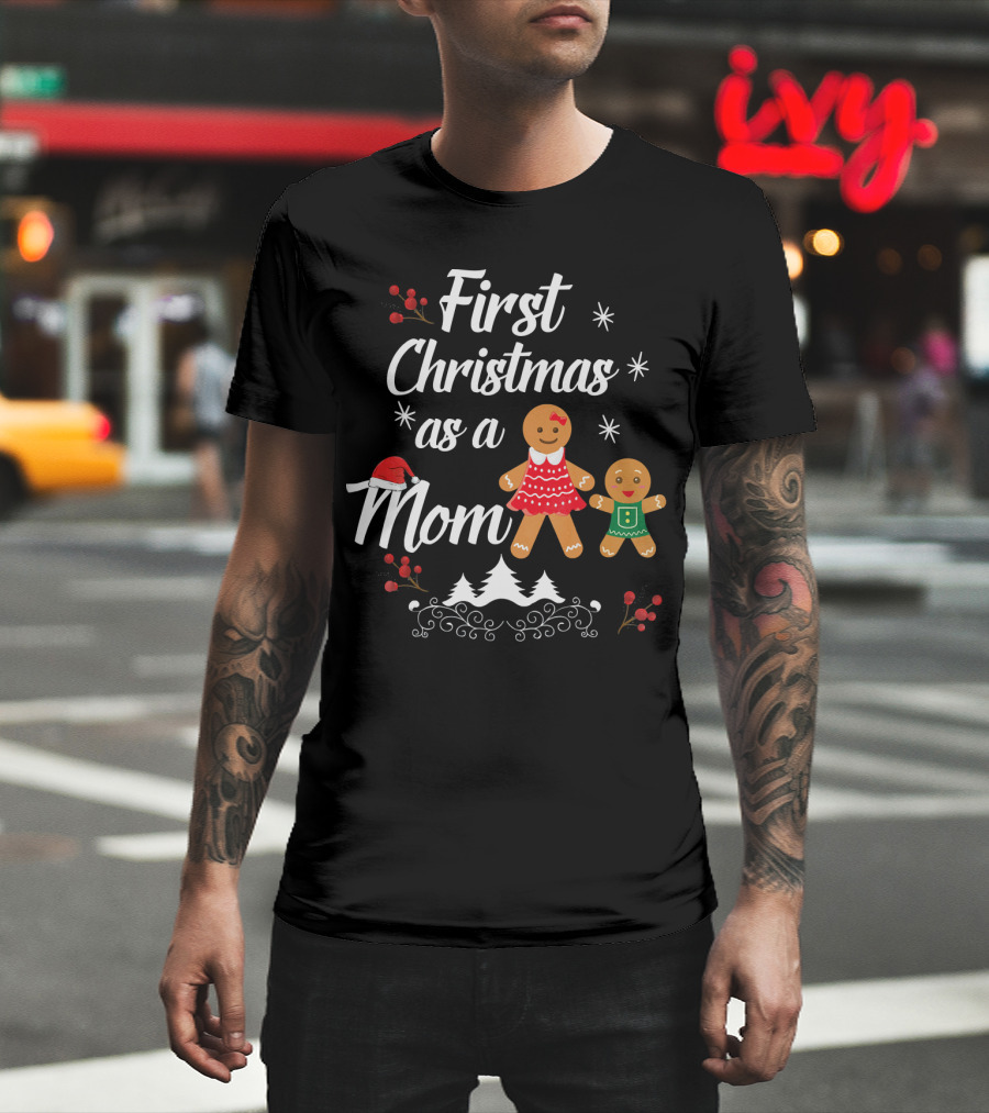 First Christmas As A Mom With Gingerbread Family And Santa Hat T-Shirt