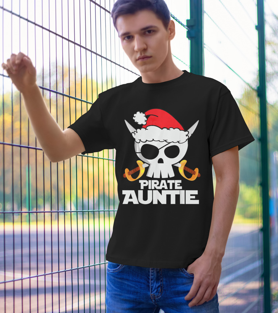 Pirate Auntie Christmas Skull Santa Hat Funny T-Shirt