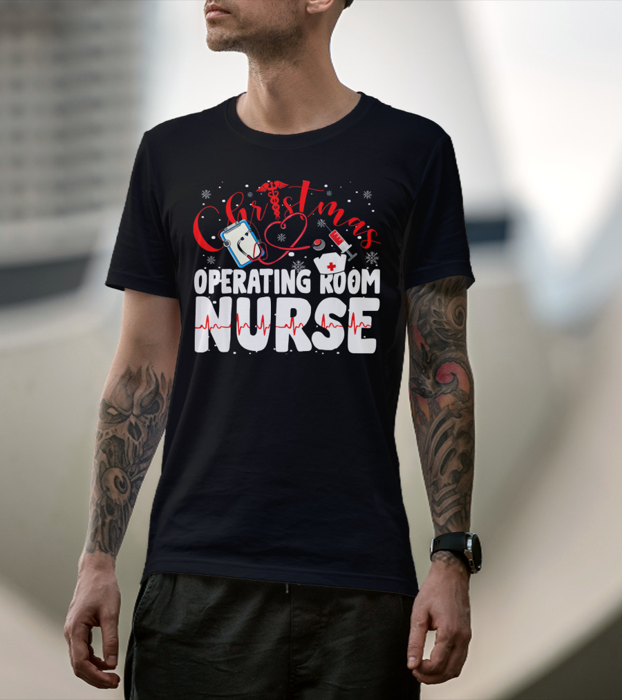 Christmas Operating Room Nurse Stethoscope Syringe Snowflakes T-Shirt