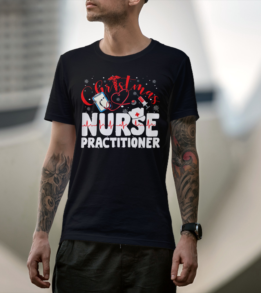 Christmas Nurse Practitioner Funny Nurse Clipboard Syringe Snowflakes T-Shirt