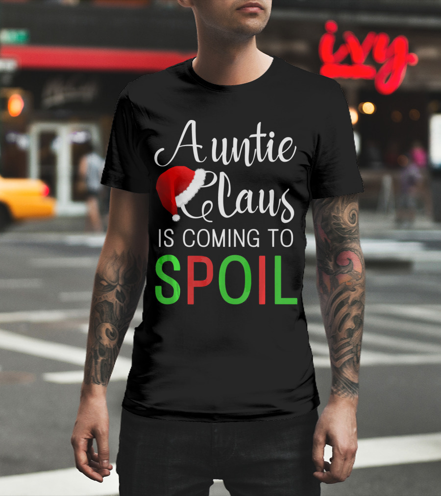 Auntie Claus Is Coming To Spoil Santa Hat Holiday Fun T-Shirt