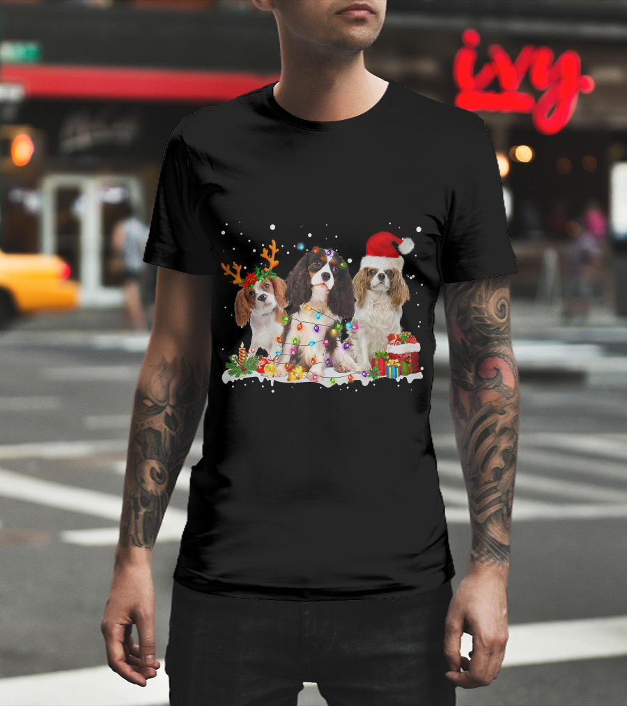 Cavalier King Charles Spaniel Festive Christmas Lights And Santa Hat Snow Scene T-Shirt